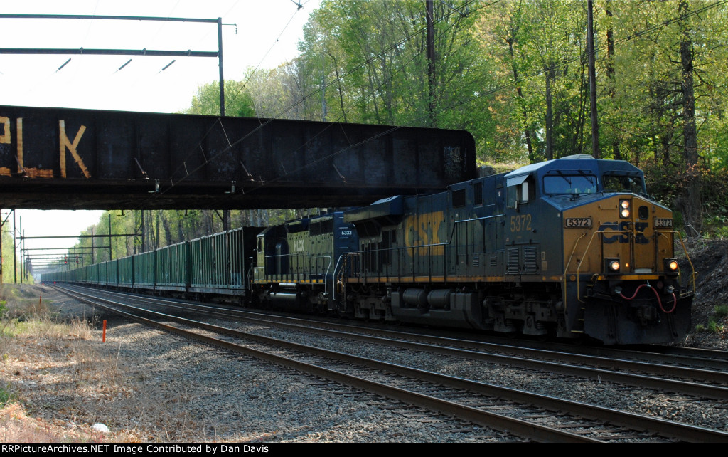 CSX ES40DC 5372 and HLCX SD40-2 6333 on Q703-20